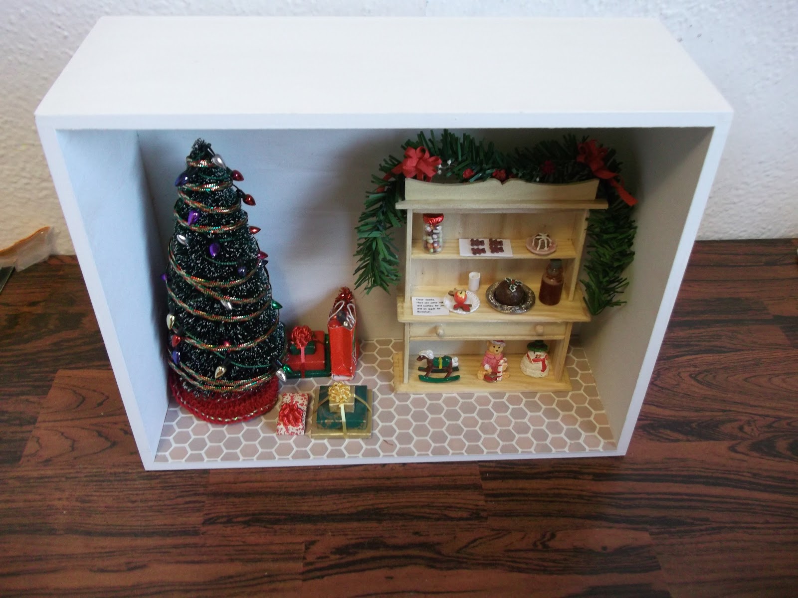 Miniature Maven Diaries: Christmas Room Box