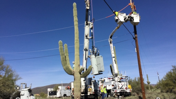 MEC&F Expert Engineers : An Arizona Public Service Co. worker was ...