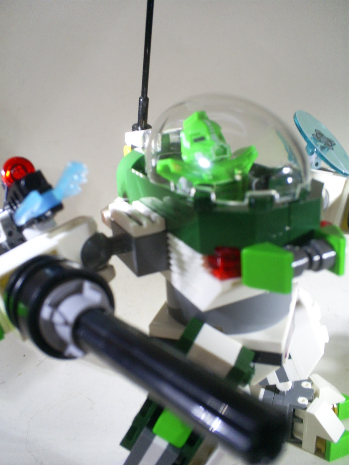 That Figures: REVIEW: Lego Galaxy Squad Vermin Vaporizer