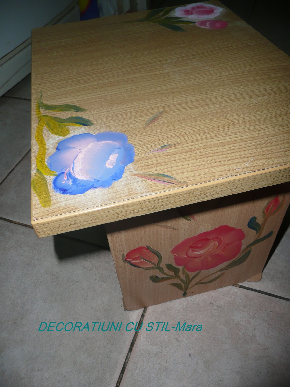 DECORATIUNI CU STIL: MIC MOBILIER PICTAT-ETERNUL VIS