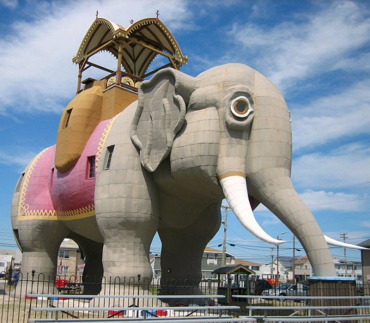 Pennsylvania & Beyond Travel Blog: The Roadside Attraction Lucy the ...