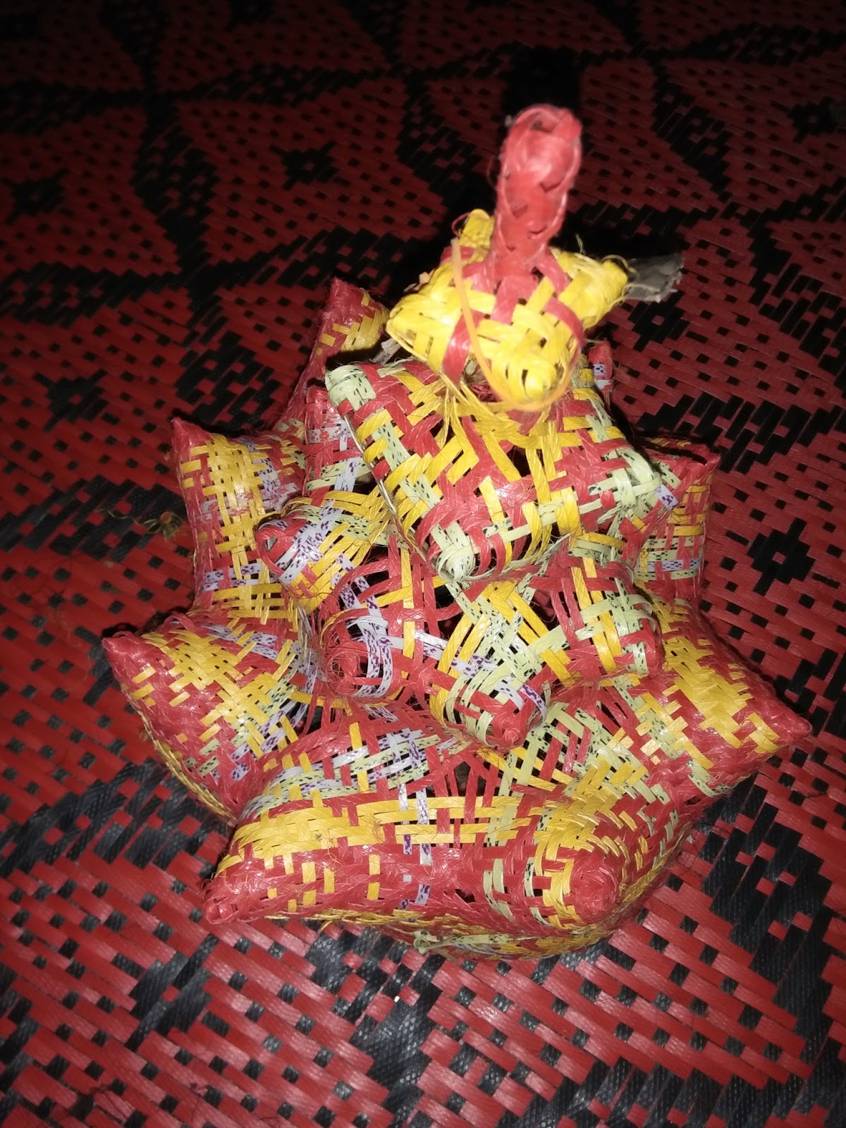 Koleksi Barangan Sarawak: Topi Traditional Ngajat Anyaman Berwarna ...