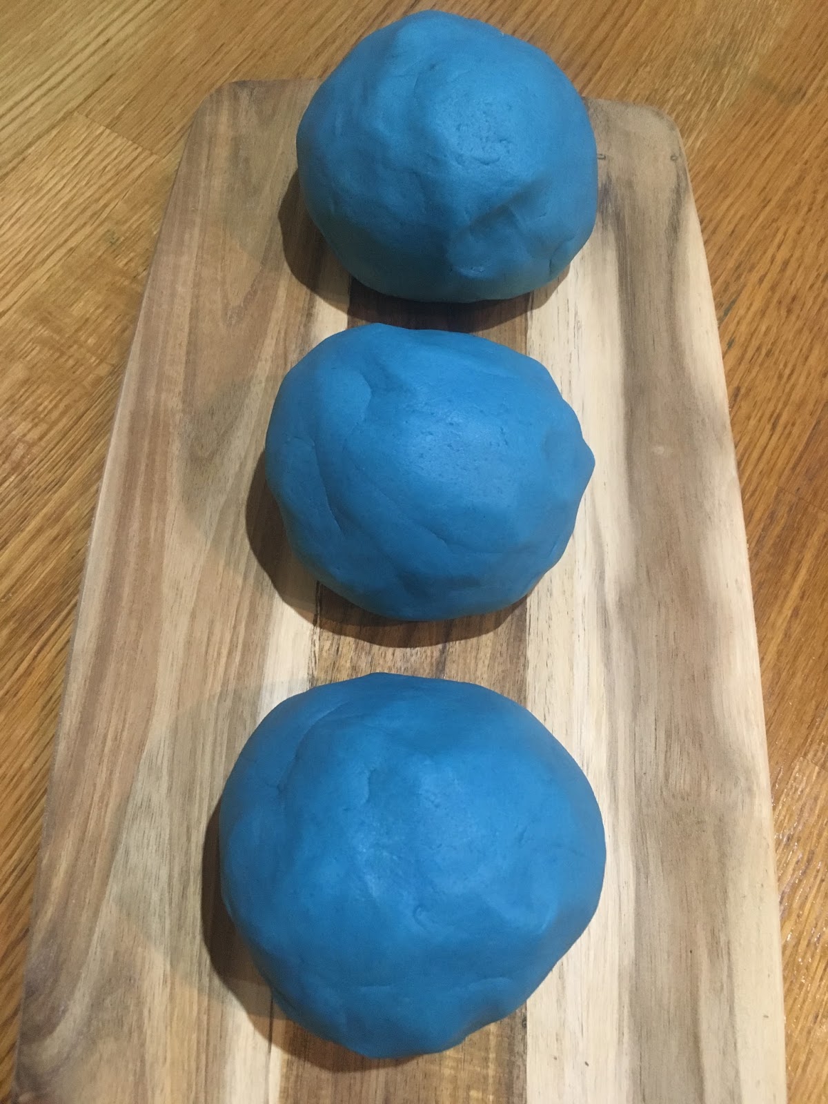 LoveHappinessLearning: Duckling Playdough Provocation