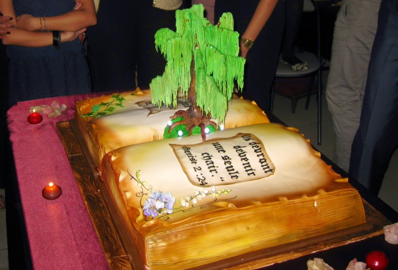 Bible Wedding Cake 130p
