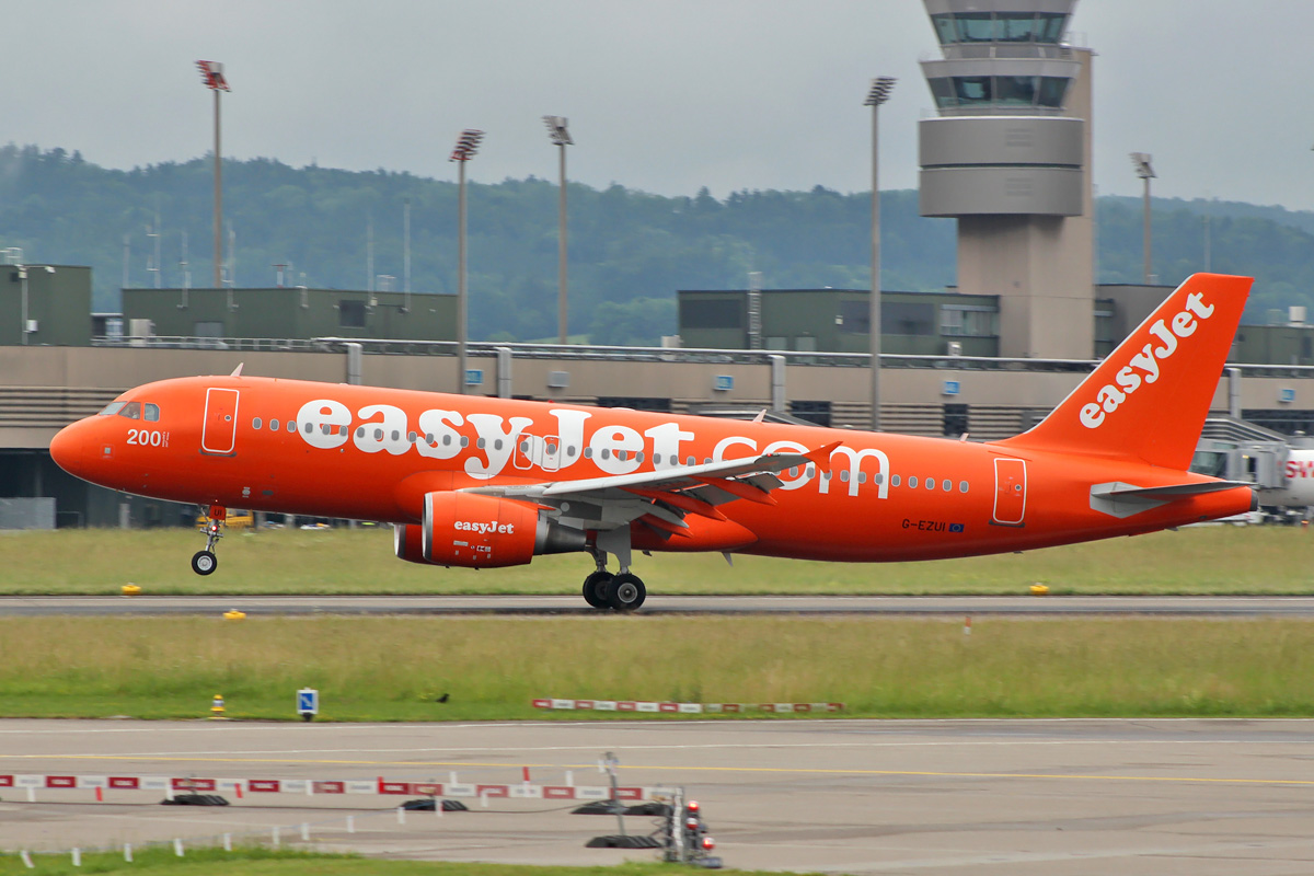 Eastwings: A320-214 * EasyJet * Inverted * 200th Airbus c/s * G-EZUI