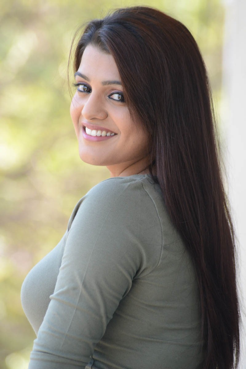 Tashu Koushik Hot Latest Photos - Hot PHOTOSHOOT Bollywood, Hollywood ...