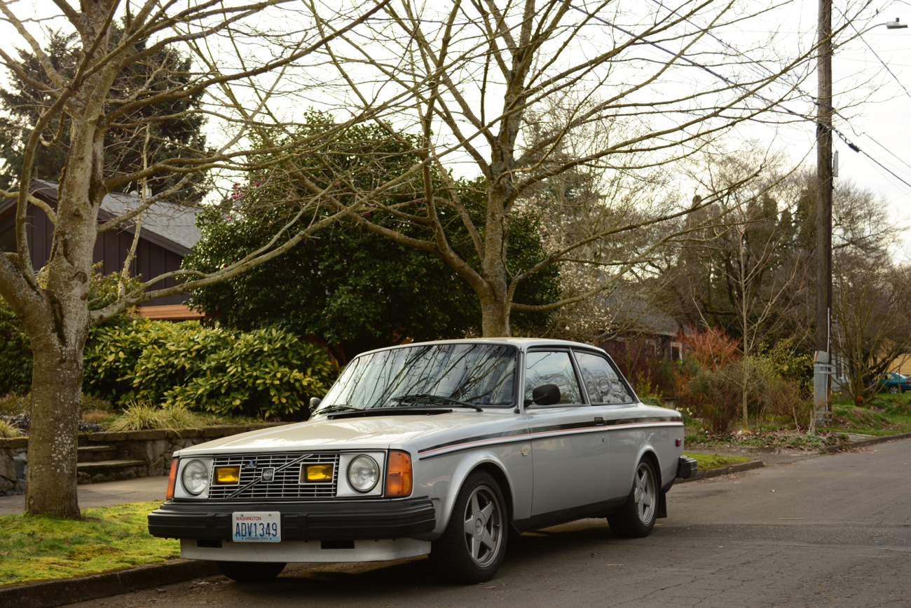 OLD PARKED CARS.: 1978 Volvo 242GT.