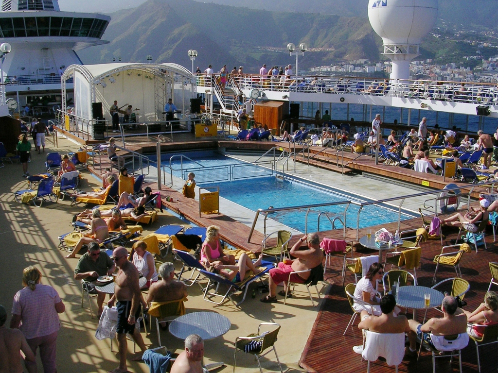 kships: Thomson Destiny interiors, January 2007