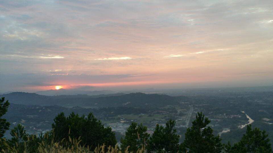 TRAVEL AND LEISURE IN BORNEO: HIKING UP THE SMALL HILLS: Bukit Perahu ...
