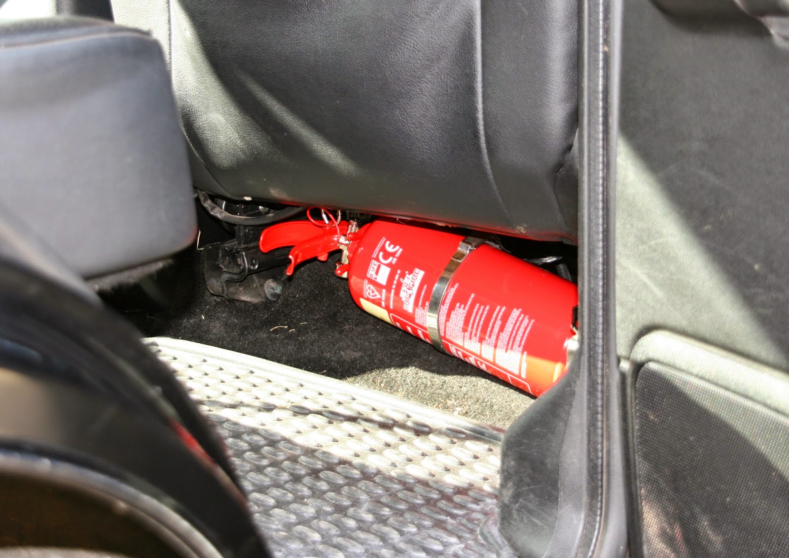 DiscoverThat - Journal: In-Car Fire Extinguisher