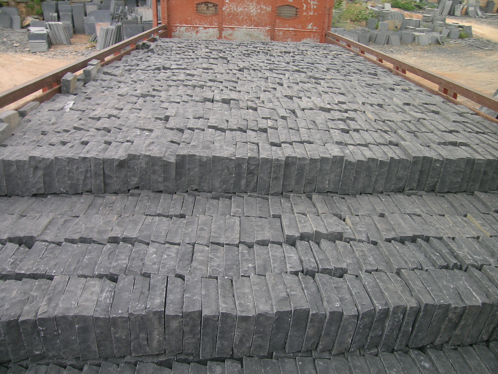 Taj Mahal: CUDDAPAH BLACK STONE OF BETAMCHERLA