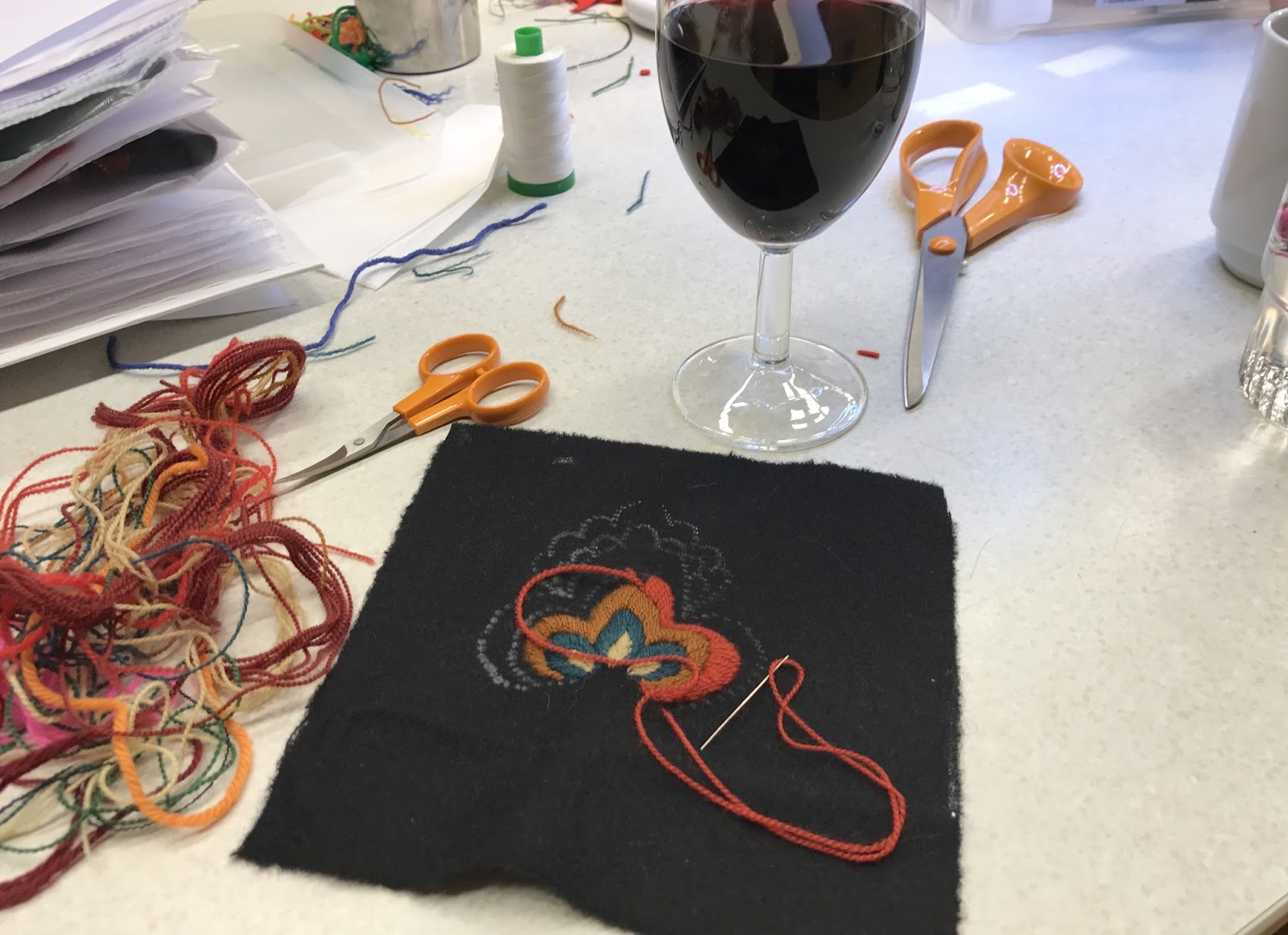 Helles Syskrin: BRODERER DU BUNADEN SELV?