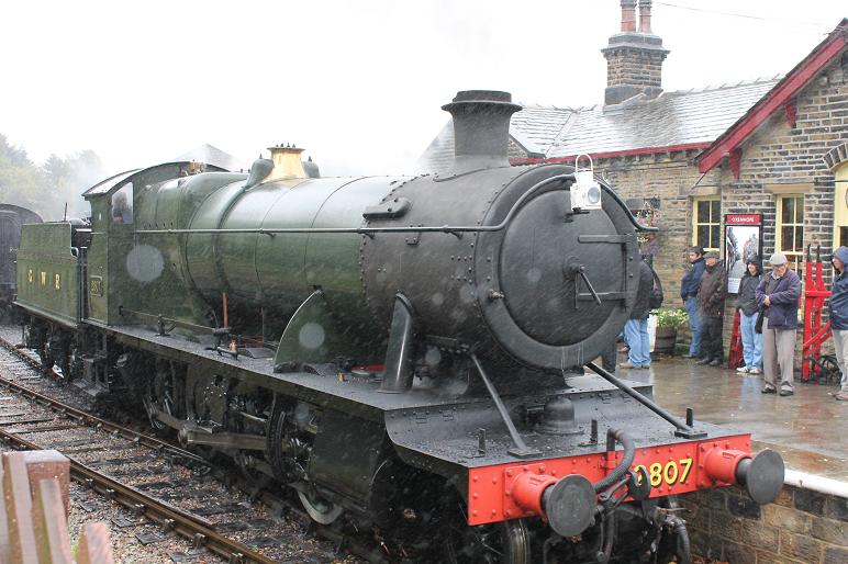 Steam Memories: GWR 2 8 0 No 2807 arrives at Oxenhope