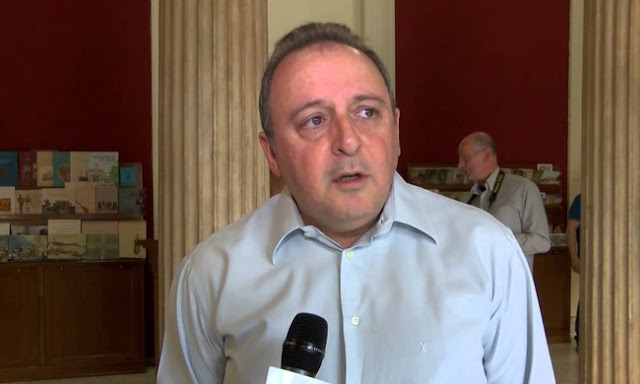 ΜΑΣ... ΧΑΙΡΕΤΑΕΙ Ο ΔΗΜΗΤΡΗΣ ΚΑΜΠΟΥΡΑΚΗΣ: ΚΑΤΕΘΕΣΕ ΤΑ ΧΑΡΤΙΑ ΤΟΥ ΓΙΑ ΝΑ ...