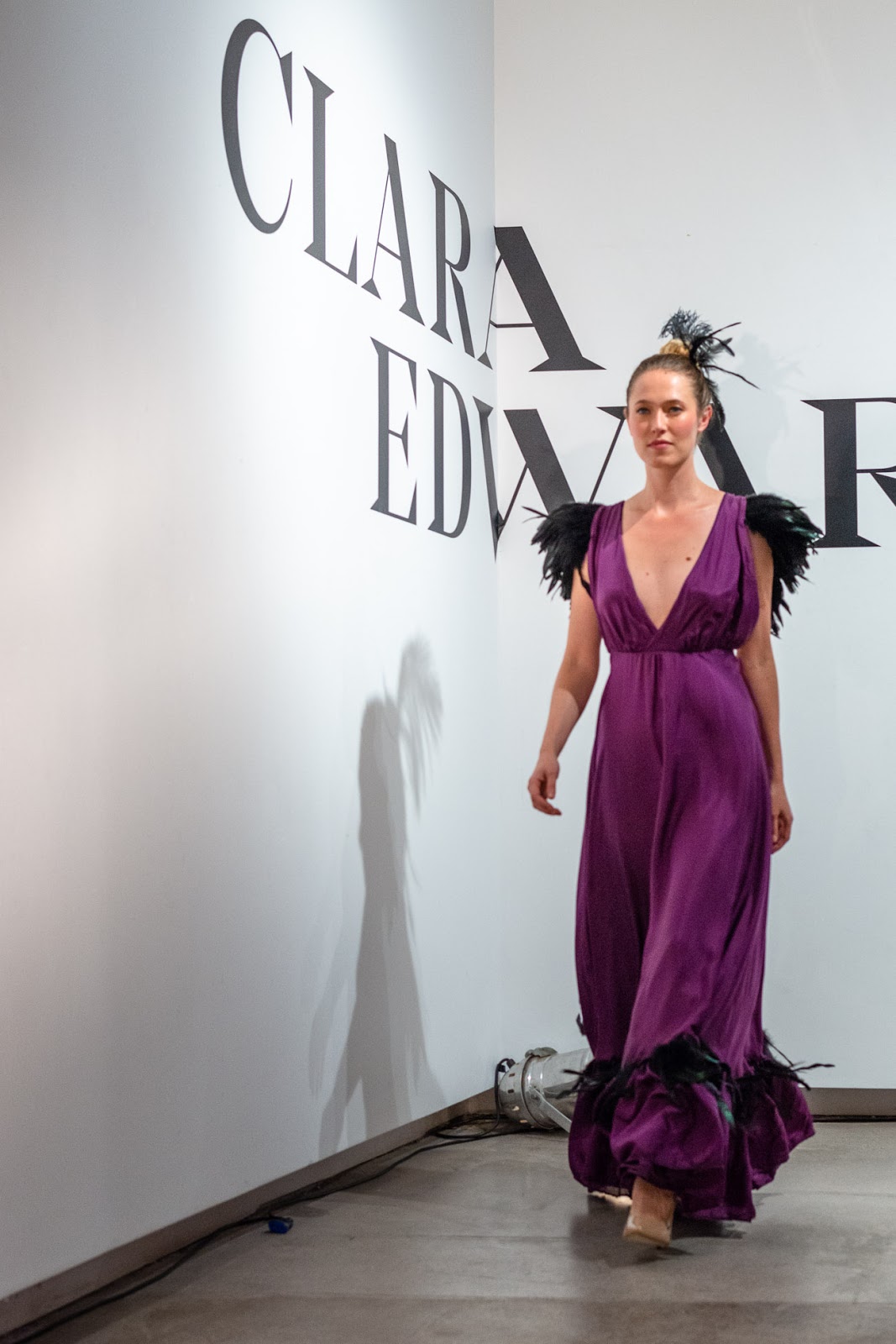 Clara Edwards presenta Memorias: vestidos de fiesta y recuerdos ...