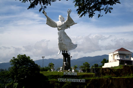 Monumen Tuhan Yesus Memberkati ~ LOGOS