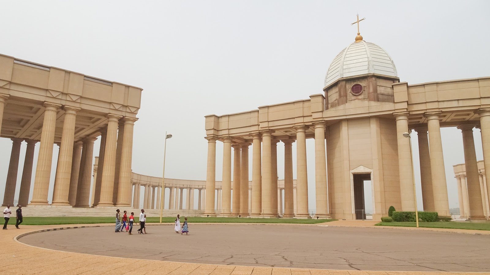 Ivory Coast - Visit the world's largest church - Sven's Travel Venues