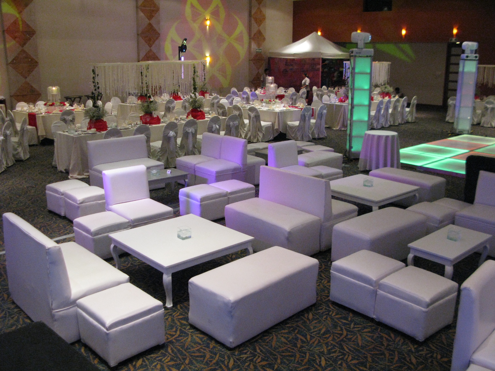 FIESTA LOUNGE: SALAS LOUNGE & VINTAGE