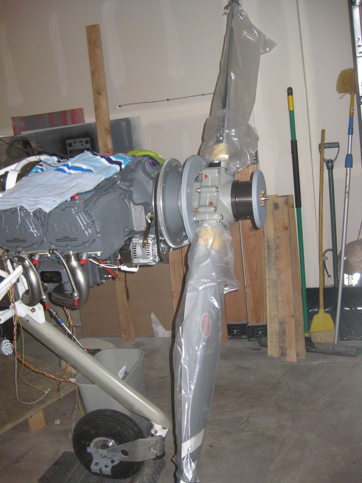 E's Van's RV-14A: FWF: Spinner & Propeller. Propeller mounted.