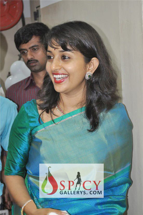 Meera Jasmine Latest Cute Stills