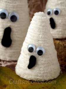 Pipe Cleaner Ghost | Munchkins and Mayhem