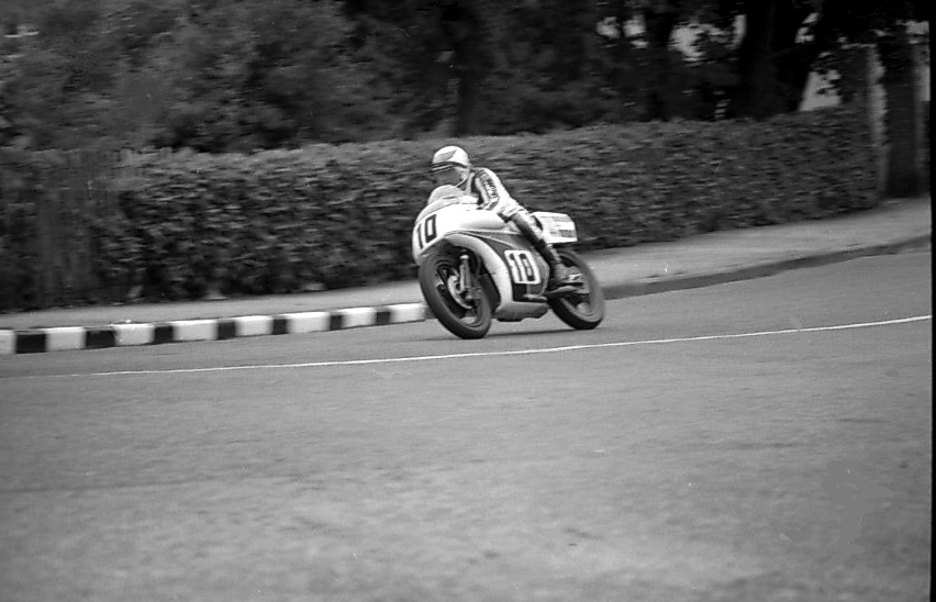 The Velobanjogent: More on...1975 IOM TT races.... as I said in the ...