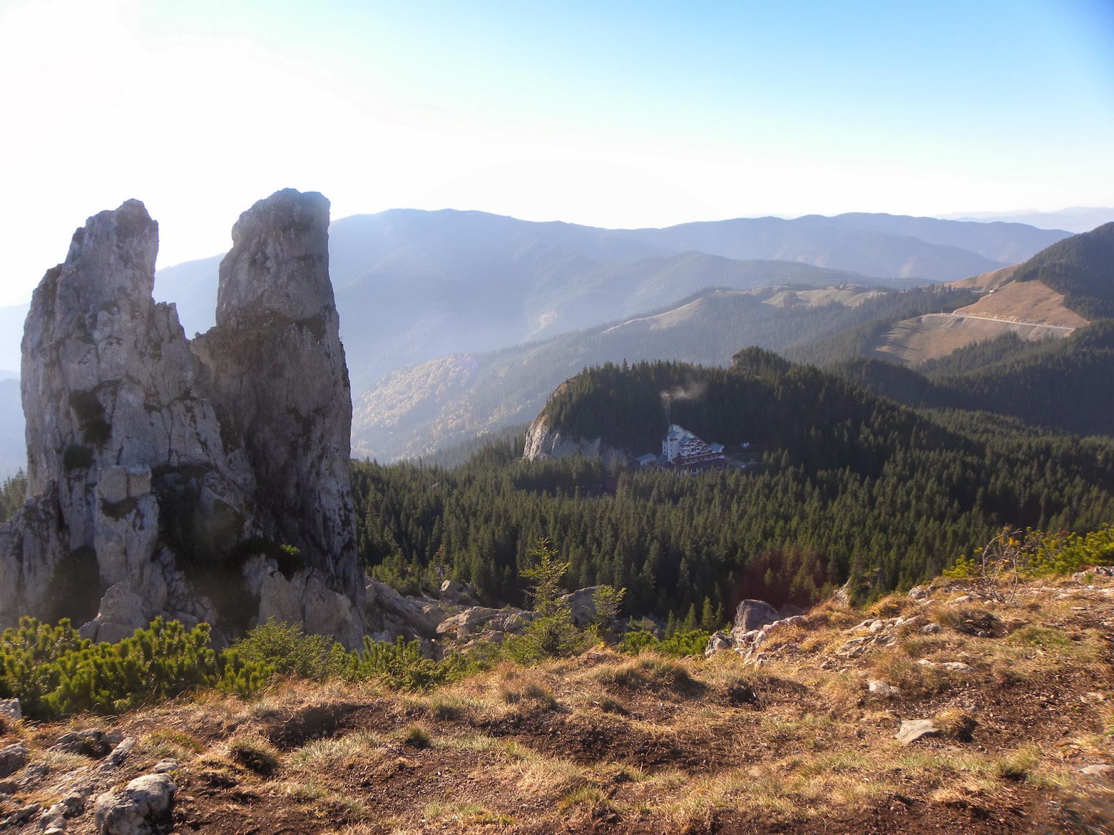Munte, fotografie si nu numai: Muntii Rarau - vf Giumalau si Pietrele ...