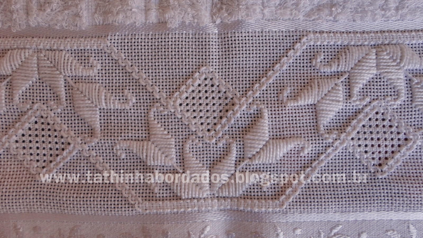 TathinhA BordadoS VariadoS: TOALHA DE ROSTO EM PONTO CRIVO...