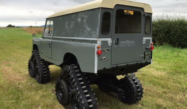 WOW! Pakai Roda Tank, Land Rover Ini Dihargai 1 Milyar