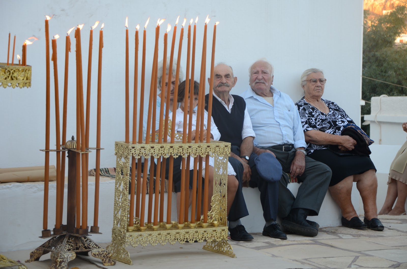 ΔΙ'ΕΥΧΩΝ ΤΩΝ ΑΓΙΩΝ: * ΛΑΜΠΑΔΕΣ ΙΣΑ ΜΕ ΤΟ ΜΠΟΙ ΜΑΣ...
