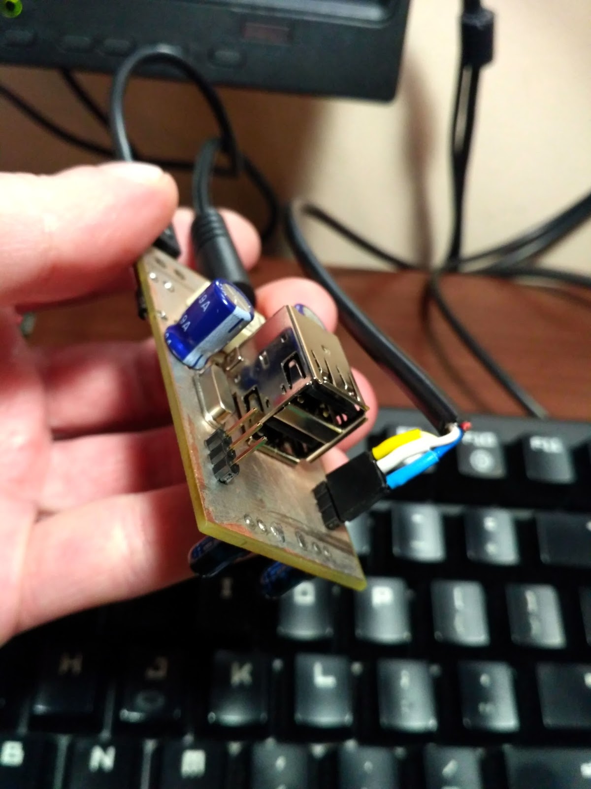More Than User: DDC I2C KVM with mouse + keyboard controlled by hand ...