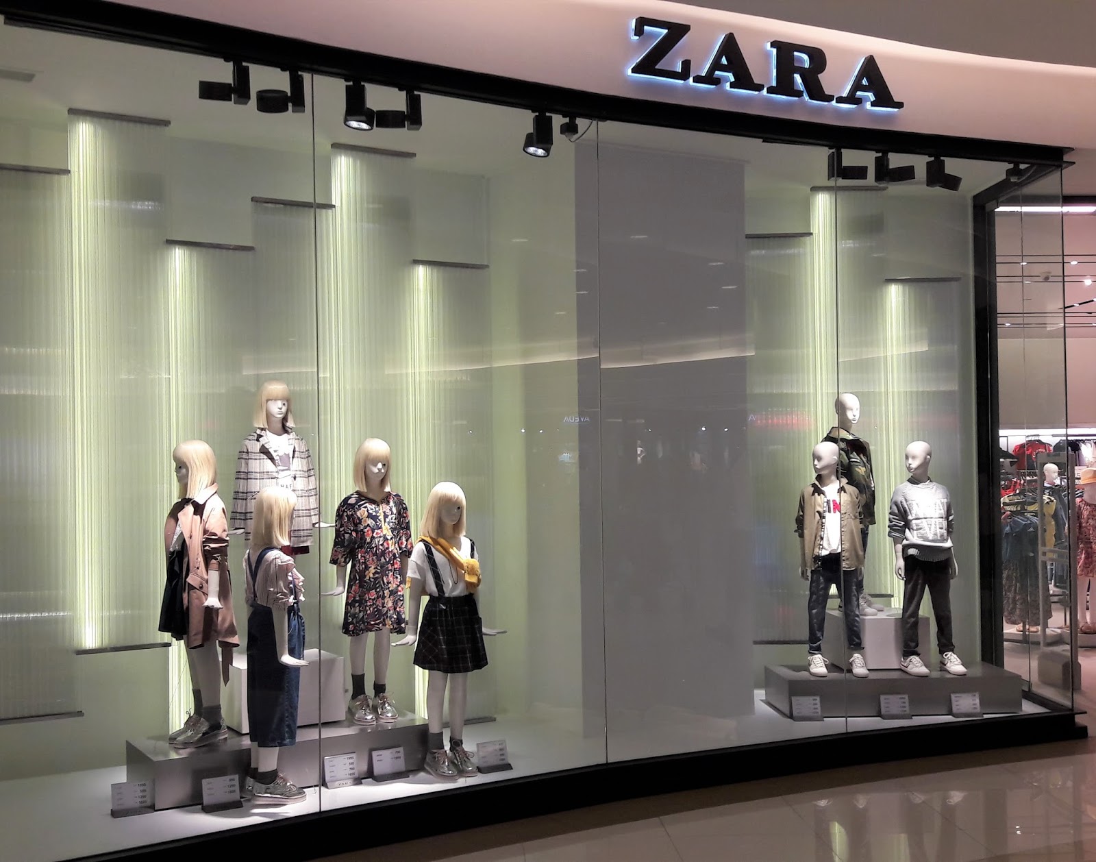 ZARA window display in Siam Paragon, Bangkok.