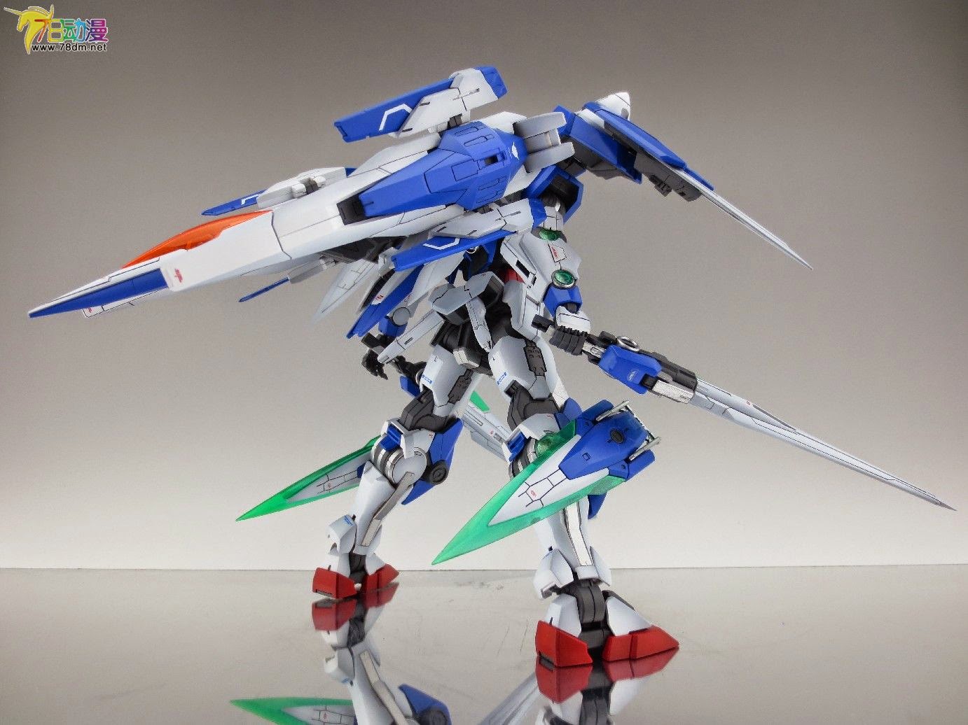 Gundam Family: MG 1/100 00 Raiser Seven Sword + XN Sword