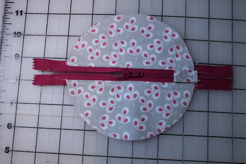 Awaiting Ada: Fat Quarter Friday: Circle Zipper Pouch - Binky Pouch