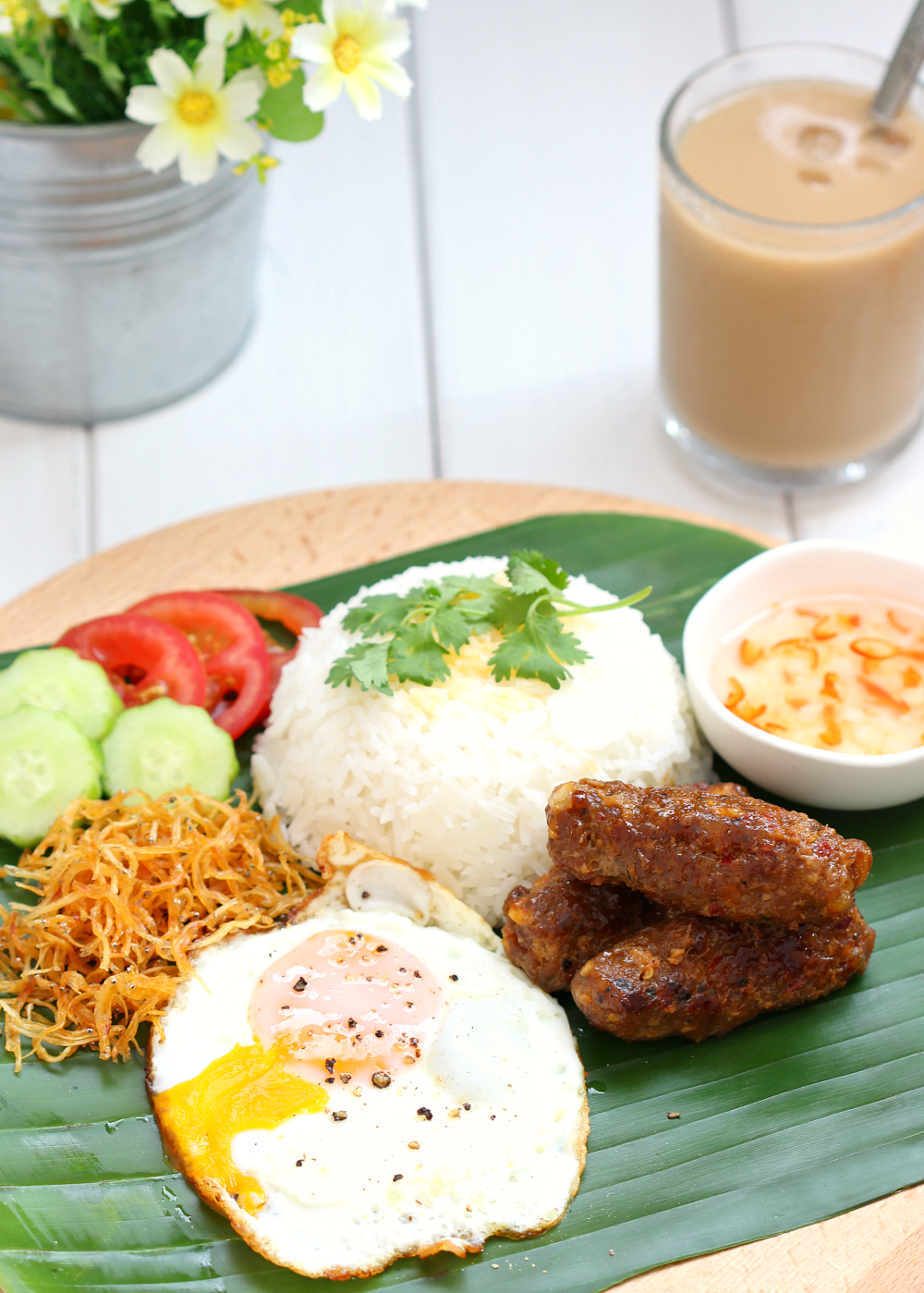 Skinless longganisa ( Filipino sausage ) and pan de sal ( Filipino ...