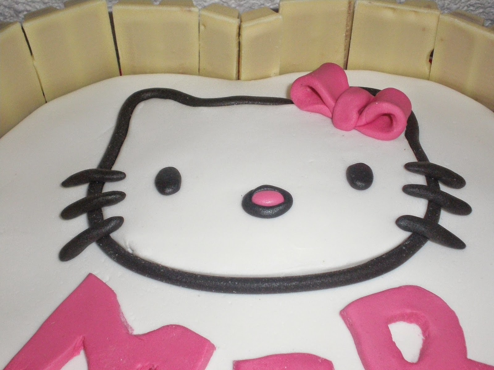Tarta Hello Kitty Kit-kat Fondant ~ Genzo en Masterchef