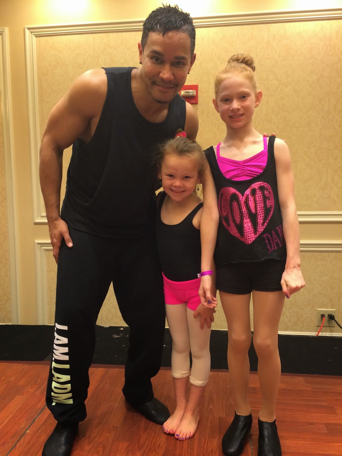 Mojoy: Dance competition, baby!