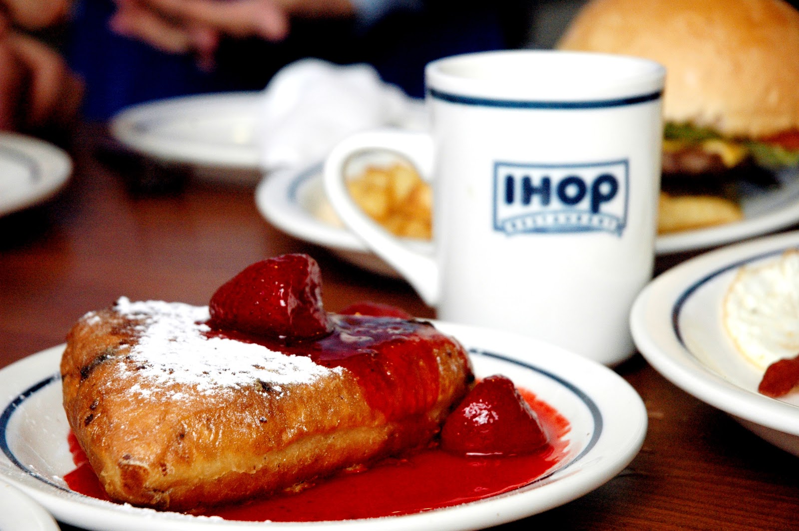 DUDE FOR FOOD: Food News: IHOP, Now Spreading Happiness at The Fort