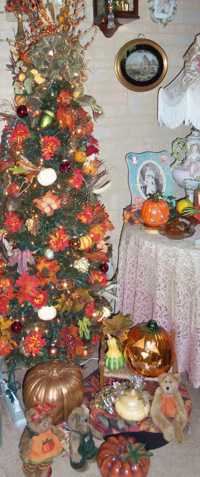 A DEBBIE-DABBLE CHRISTMAS: A Tree for All Seasons!!