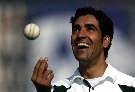 Pakistan Cricket Players Biography Wallpapers: Umar Gul Biography ...