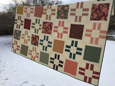 Mrs Sew n' sew: Layer Cake Custard Quilt