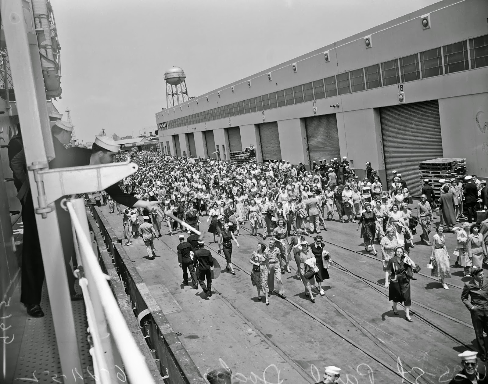 History in Photos: When the Ship Comes In