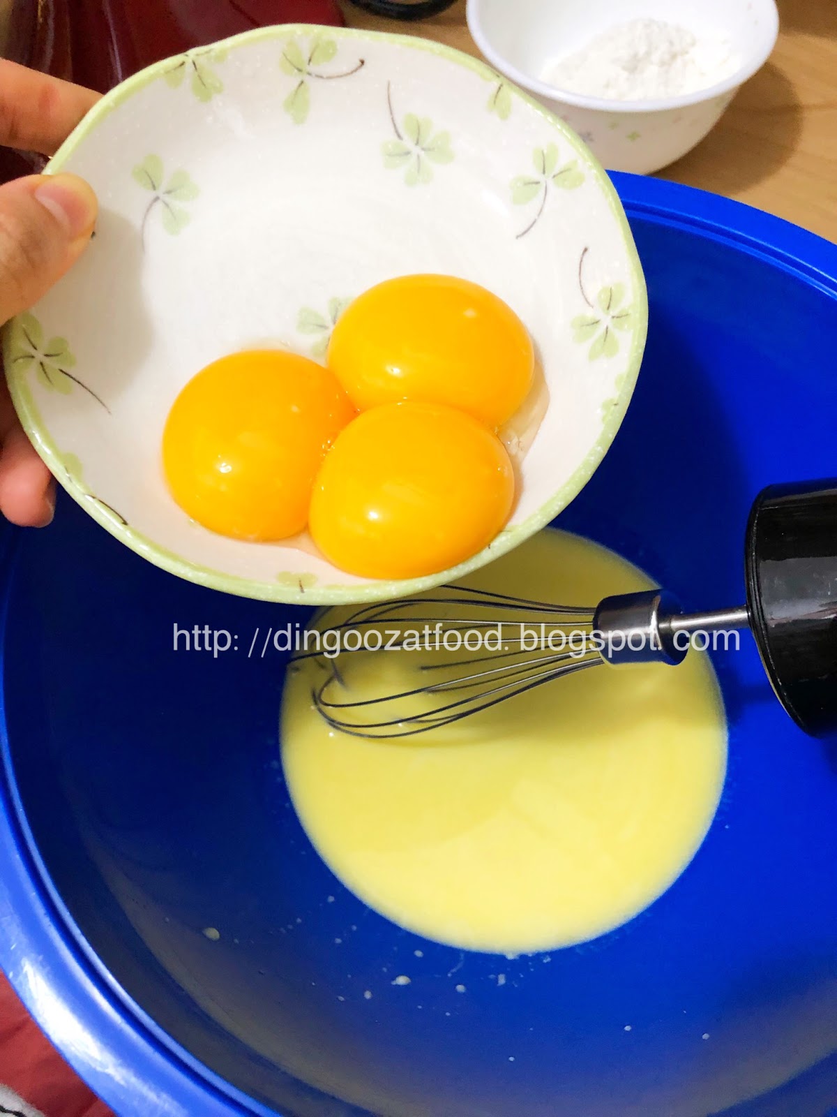 Miki's Food Archives : Cheese Sponge Cake aka Traditional Pillow ...