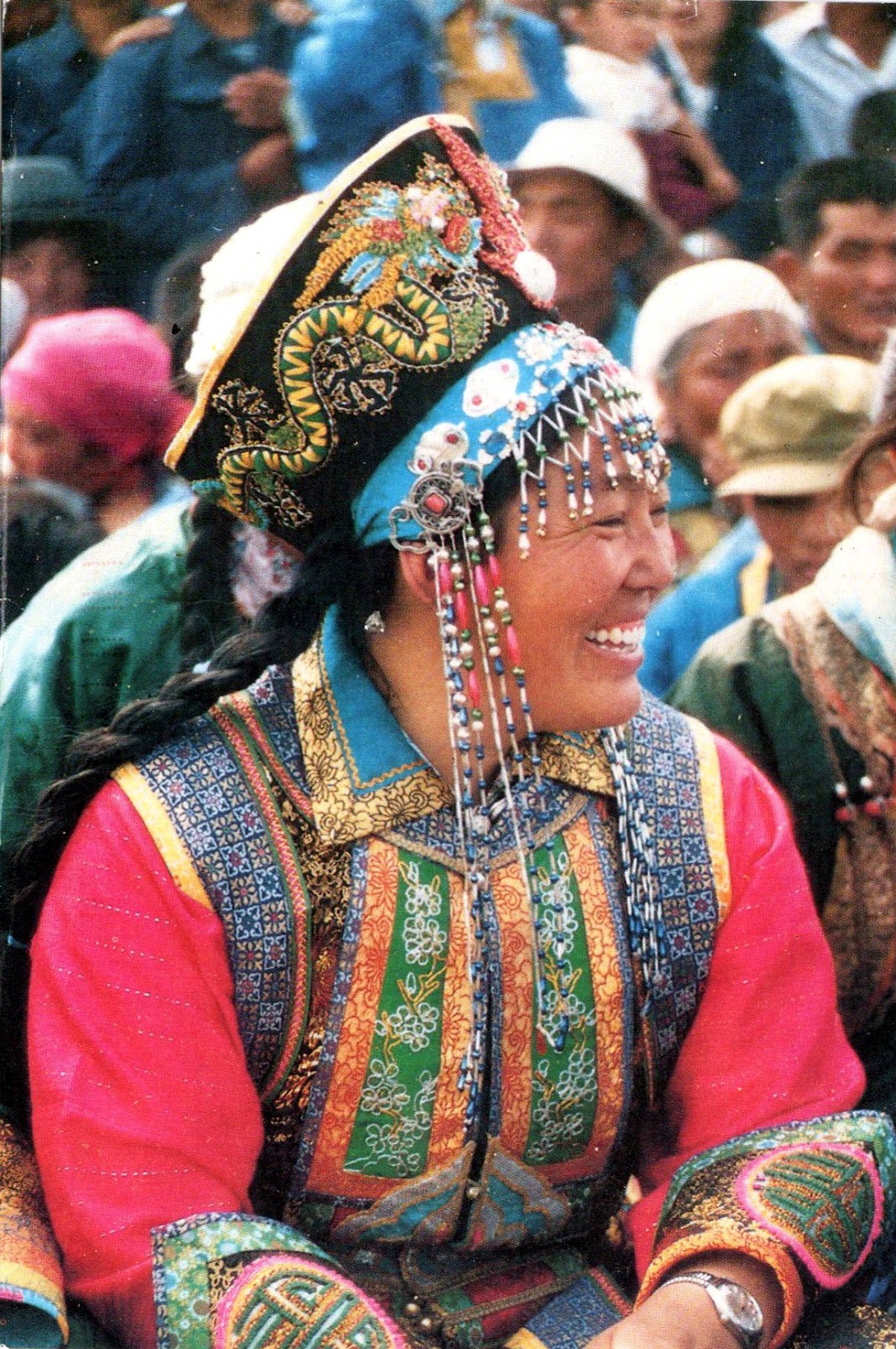 WORLD, COME TO MY HOME!: 1312, 2240 MONGOLIA - Women in traditional clothes