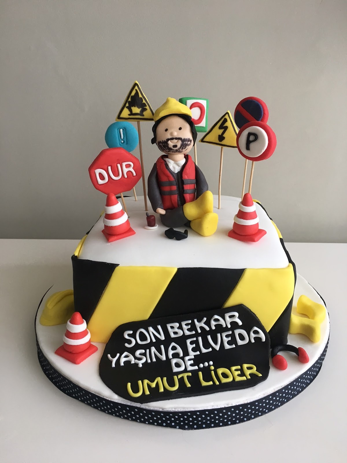 Niluferscakeshop: İş güvenliği pastası(Job security cake)