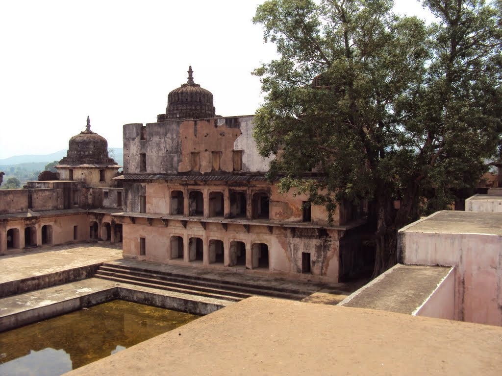 Mandla Ramnagar moti mahal (m.p.) india pics | मंडला रामनगर मोती महल