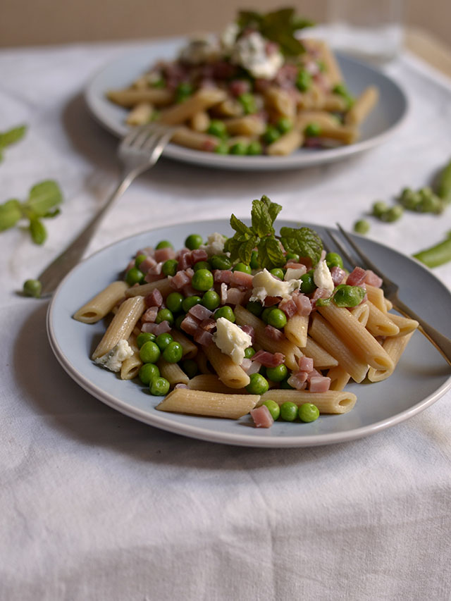 Contigo en la playa! : PASTA CON JAMÓN, GUISANTES Y GORGONZOLA
