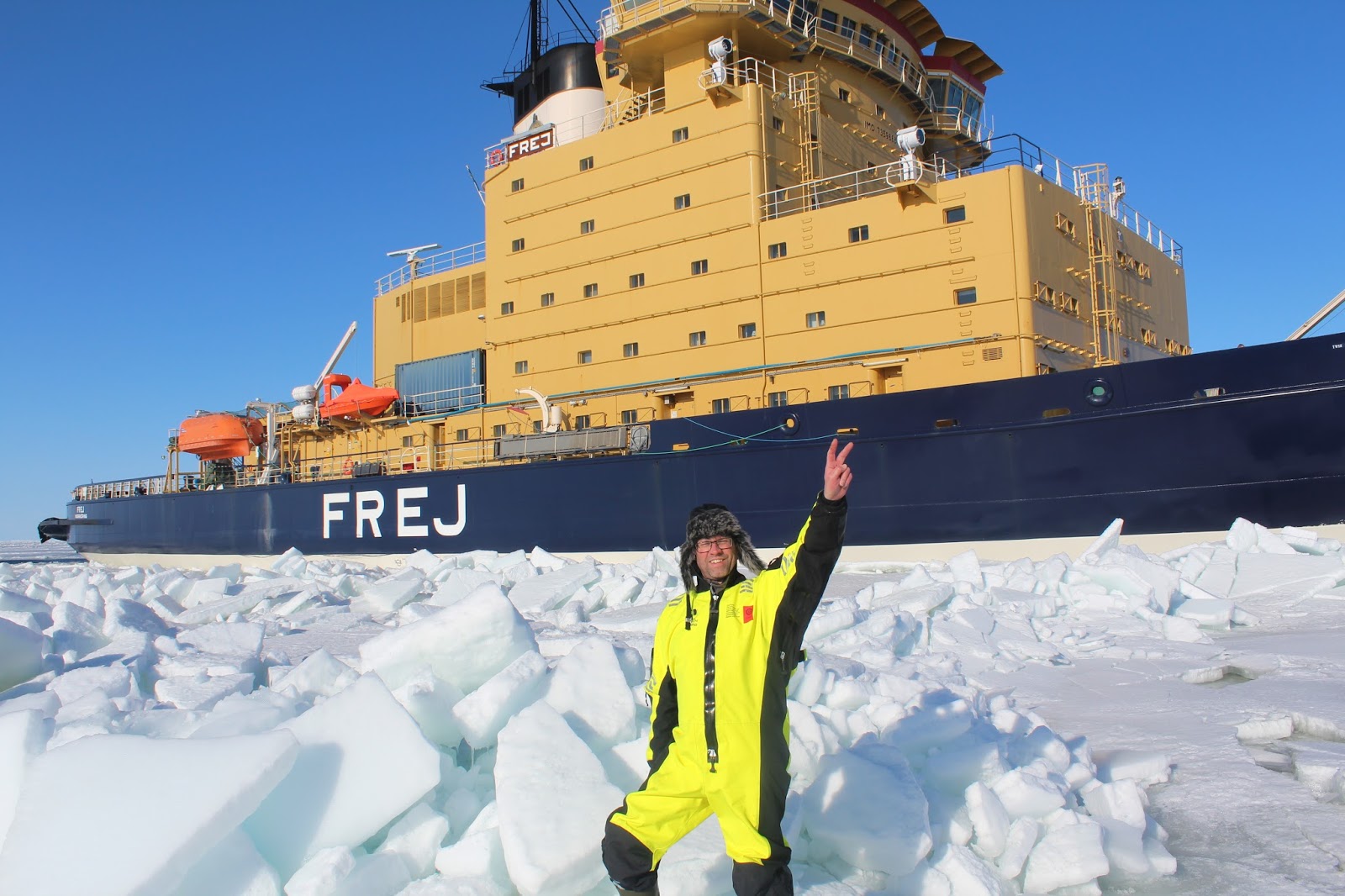 High, Low and in Between: Bilder från Isbrytaren Frej