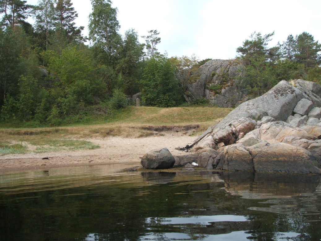 Dag Trygsland Hoelseth: Aspholmen, Mandal (gravplass)