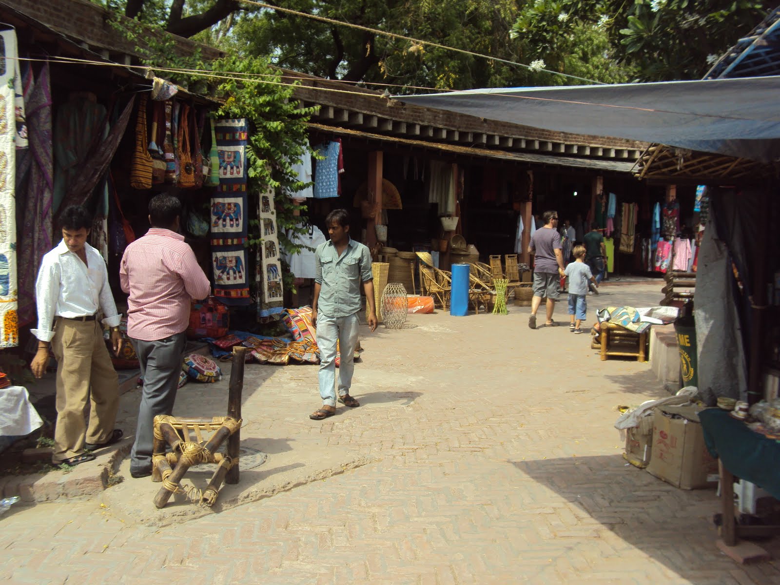 ARCHITECTURE STUDENT'S CORNER: DILLI HAAT, DELHI